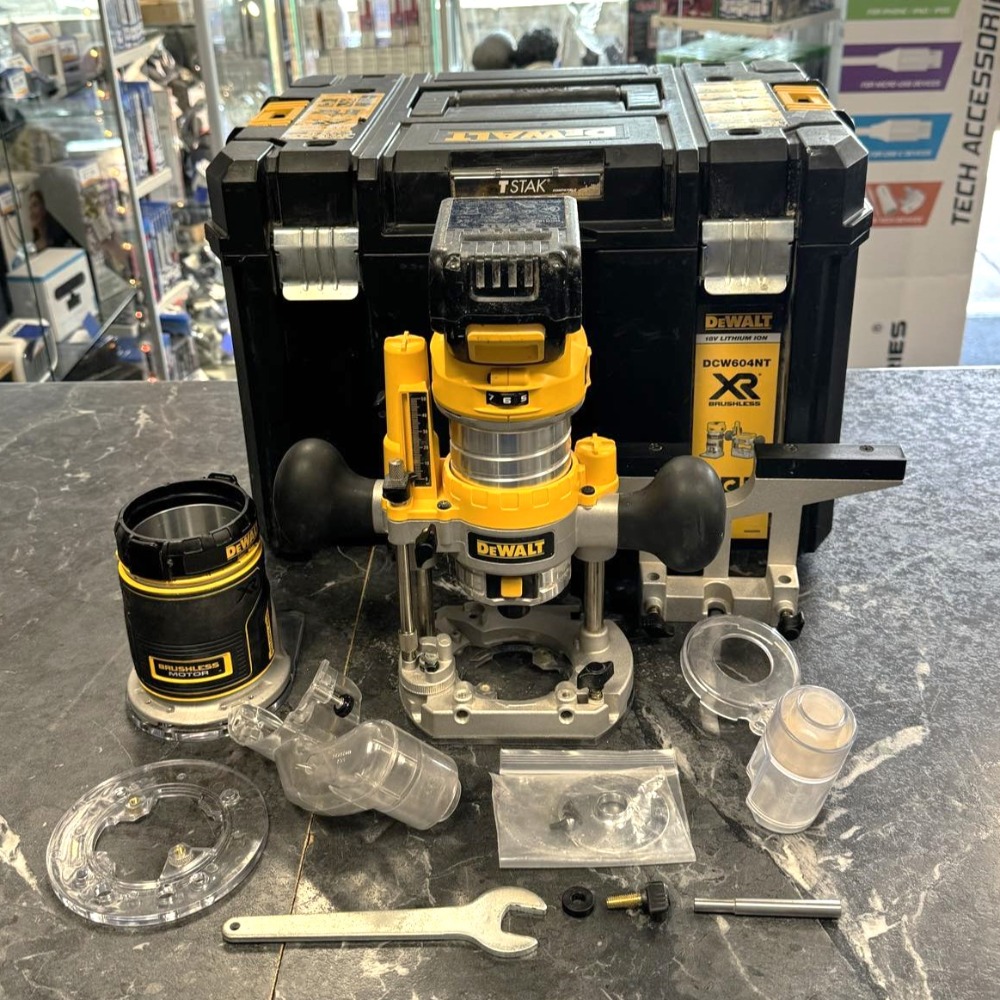 Pre-owned Dewalt 18v Brushless Cordless Laminate Router DCW600 4.0Ah ...